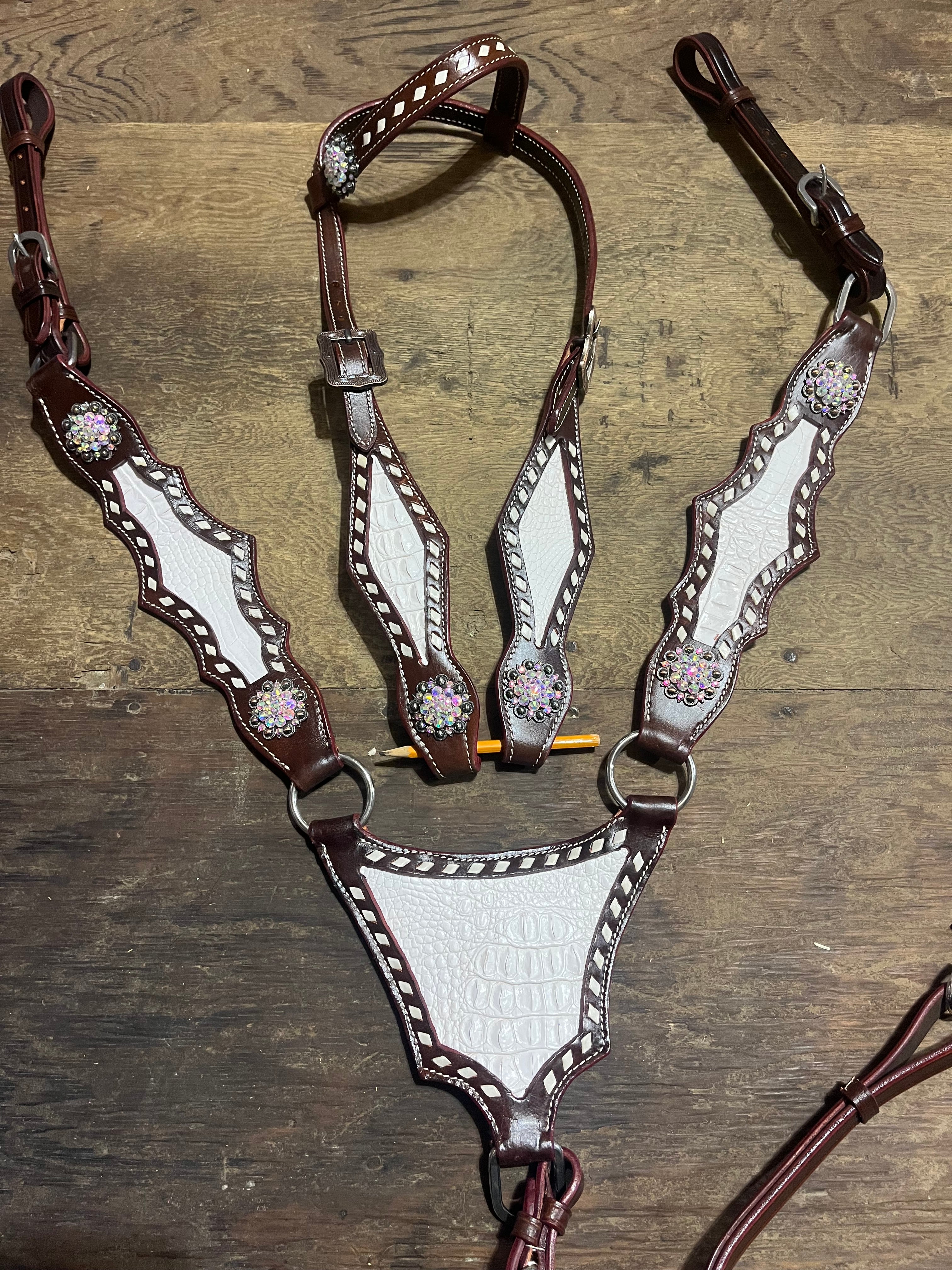 White gladiator one ear tack set – Avrs Used Tack Shop